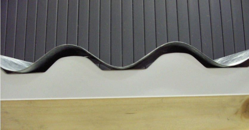 Closoir PVC expansé pour tôle ondulée 76x18 - Accessoires par Faynot