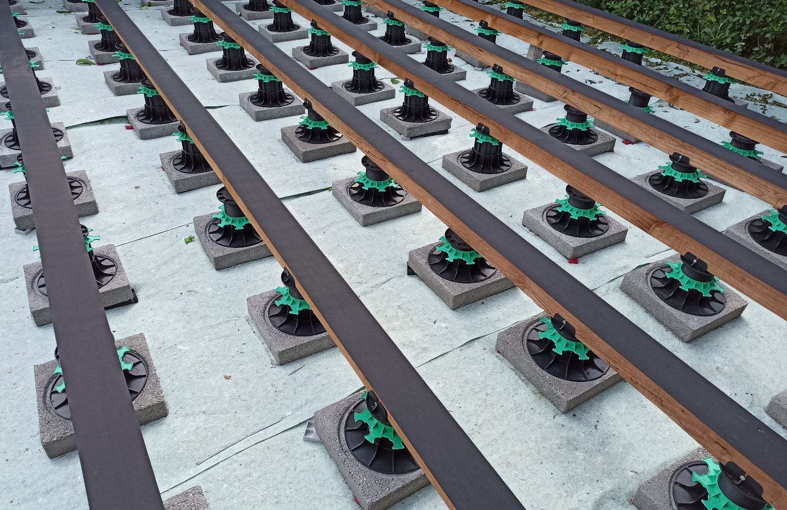 Bande EPDM Parepluie L=100 - 25 mètres linéaires - Protection chevrons ...